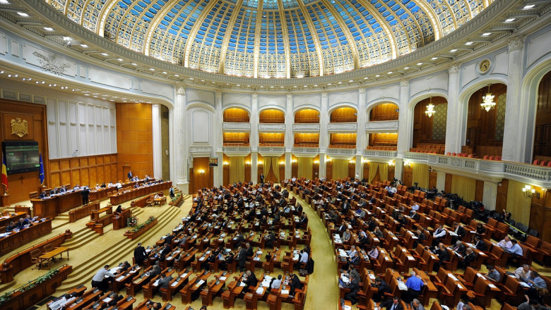 Salariile și beneficiile parlamentarilor români în 2024: o comparație ...
